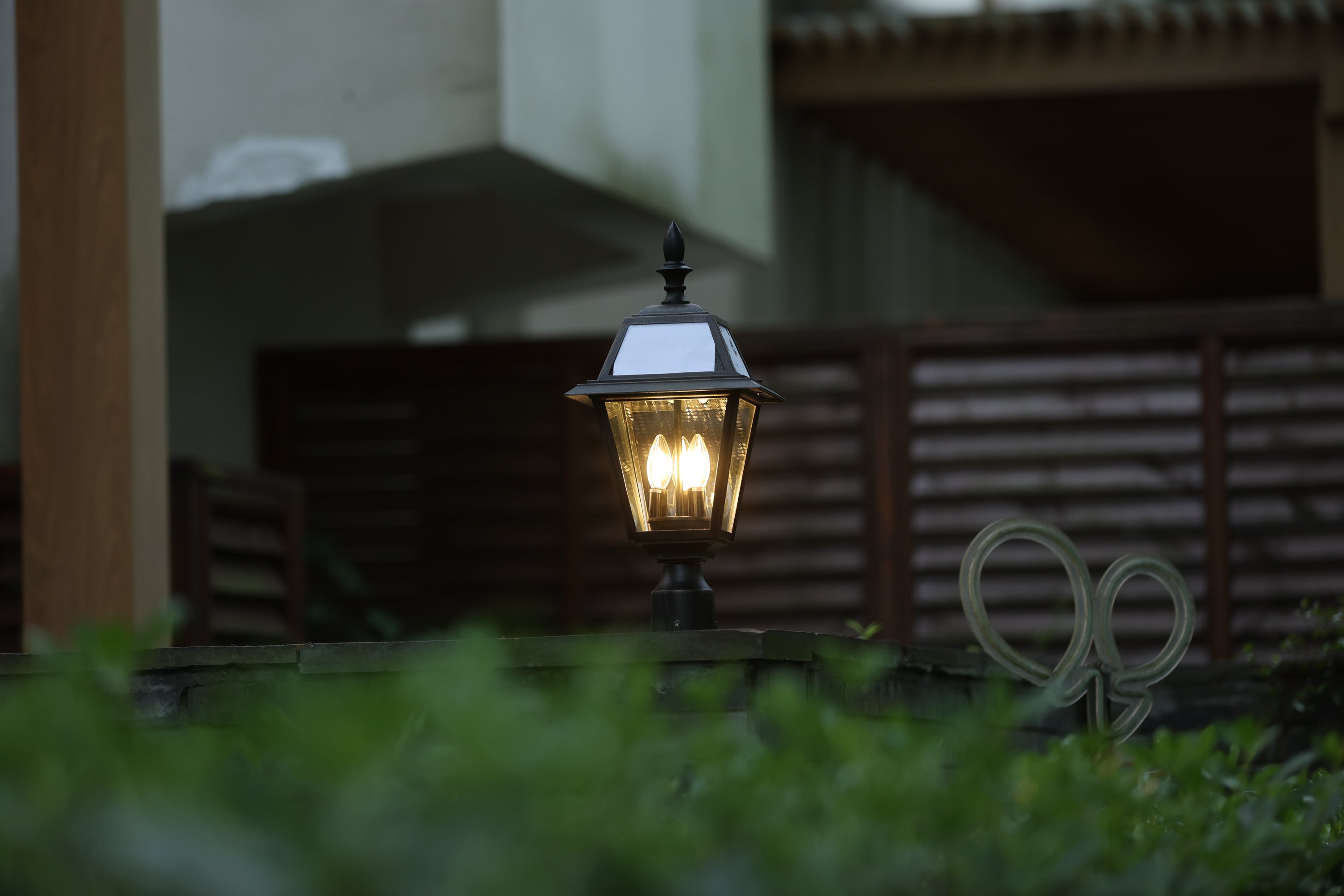 LUTEC Outdoor Solar Post Light with 4 Pcs Glass Dusk to Dawn